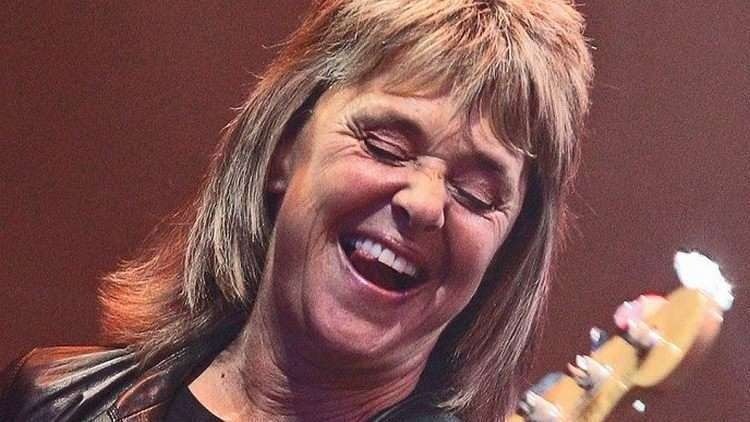 Un talent intemporel : Suzy Quattro, l’énergique interprète de jazz qui ...